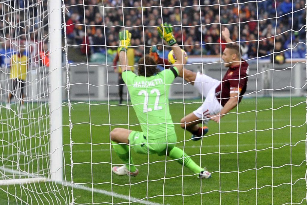 ACCADDE OGGI... 11 gennaio: 2015. Doppietta di Totti e selfie sotto la ...